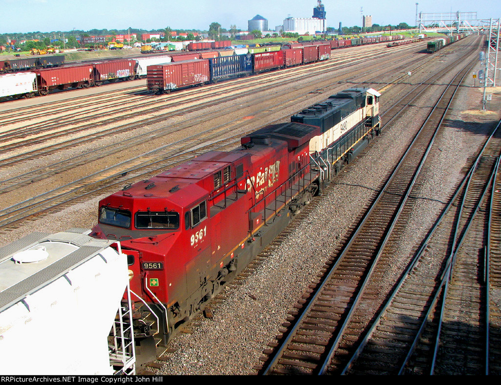 110608020 Eastbound BNSF freight departs Northtown Yard at CTC 35th